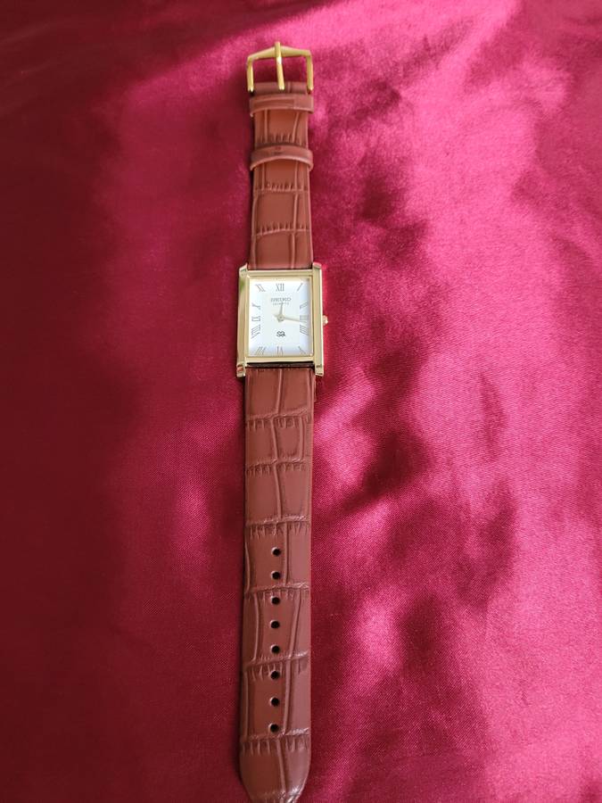 ⚡️RARE VINTAGE New Old Stock Seiko Slim SQ Tank Leather Men's Watch | Looknet