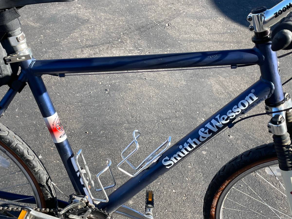 Smith & Wesson Custom Police Mountain Bike | Looknet