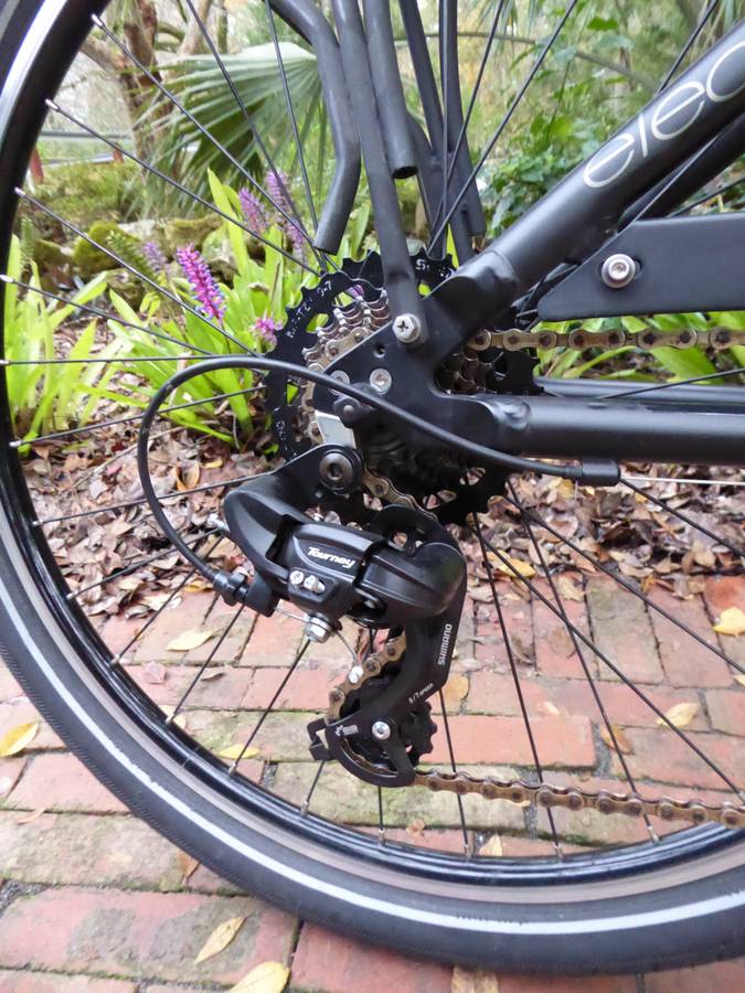 LIKE NEW ELECTRA TOWNIE 7D HYBRID CRUISER WITH LIGHTS, REAR RACK | Looknet