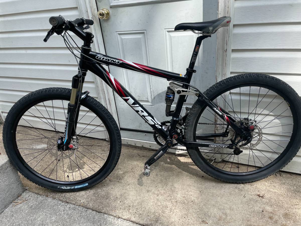 Two Giant NRS 2 Full Suspension bikes | Looknet