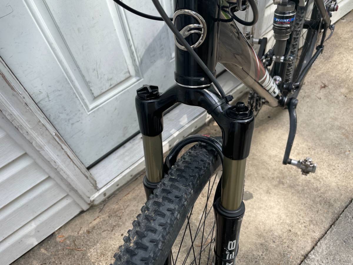 Two Giant NRS 2 Full Suspension bikes | Looknet