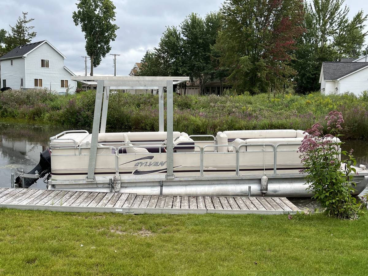 FUN 24 ft Double Decker pontoon boat | Looknet